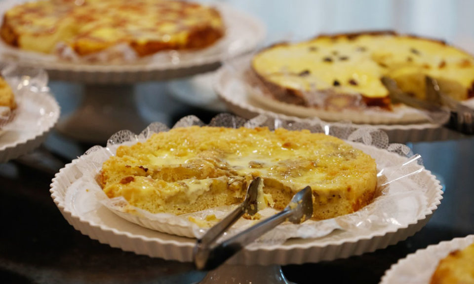 Receita da tradicional cuca de banana com chocolate branco