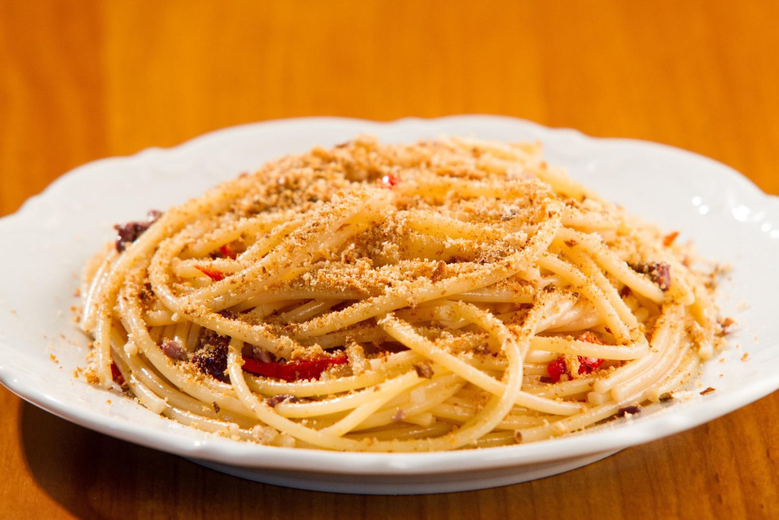 Masters of Pasta: Bucatini com farofa picante