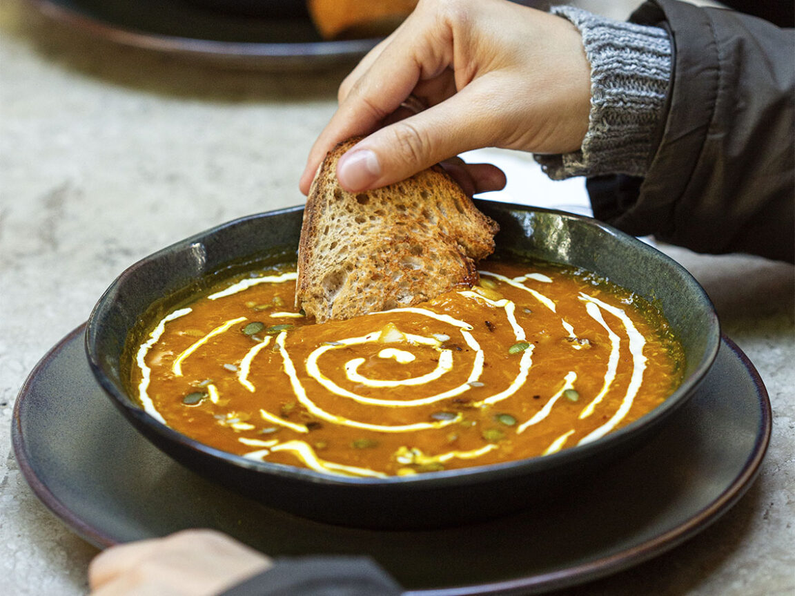 Talchá apresenta experiência reconfortante com sopas e chás