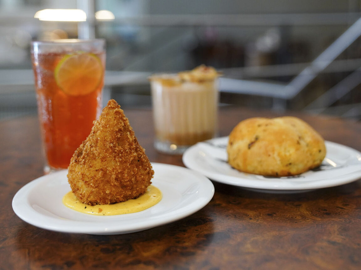 Cardápio do Café Girondino no CCBB celebra universo dos memes