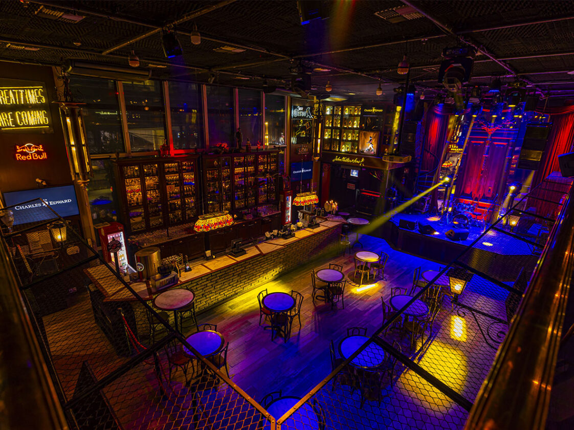 Bar Charles Edward anuncia Disco Night com tributos e clima retrô