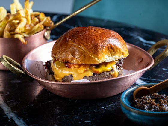 Beefbar aposta em burger dry aged com geleia de Wagyu curado